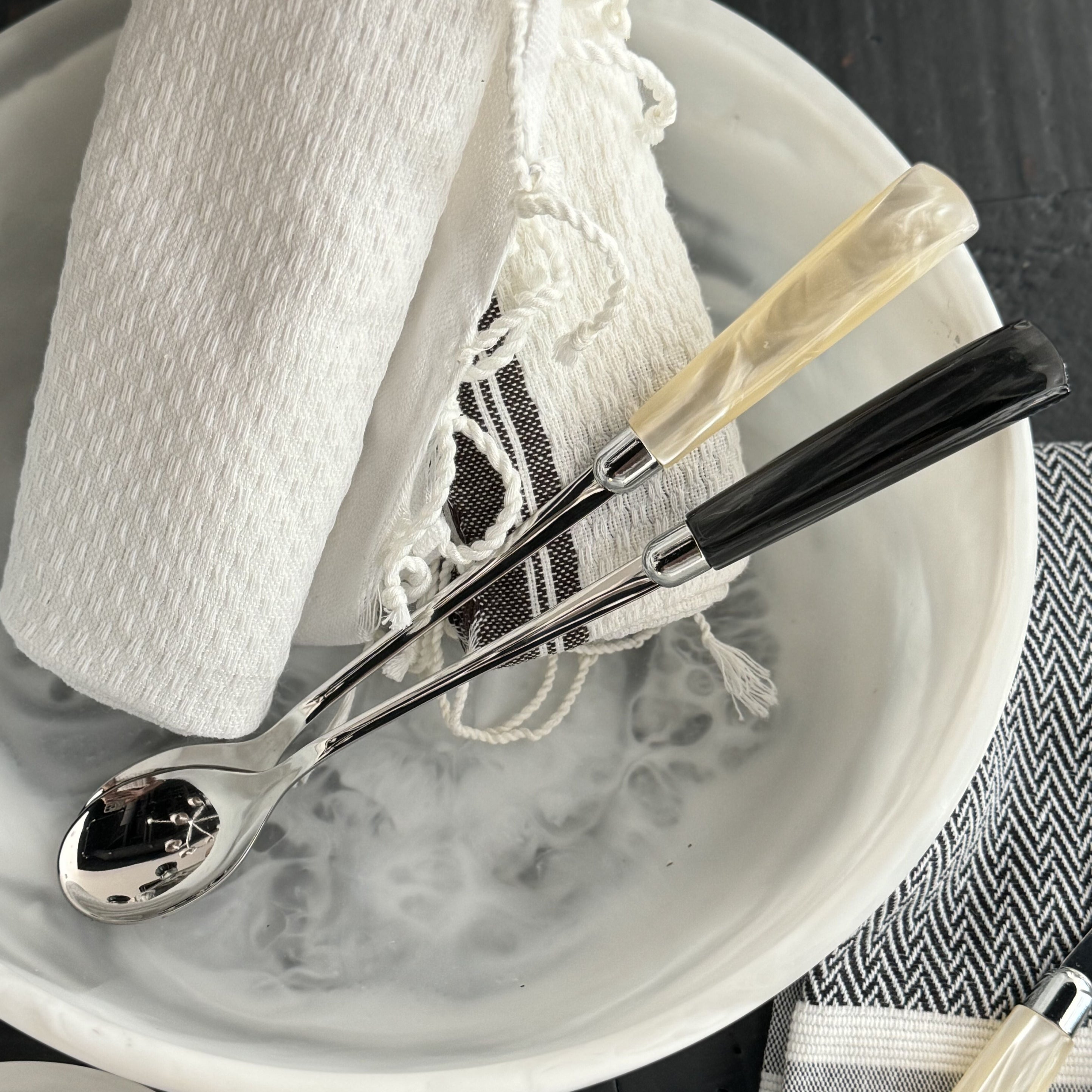 Blue Pheasant Colson Cocktail Spoon Set Black Acrylic – CLAYTON GRAY HOME